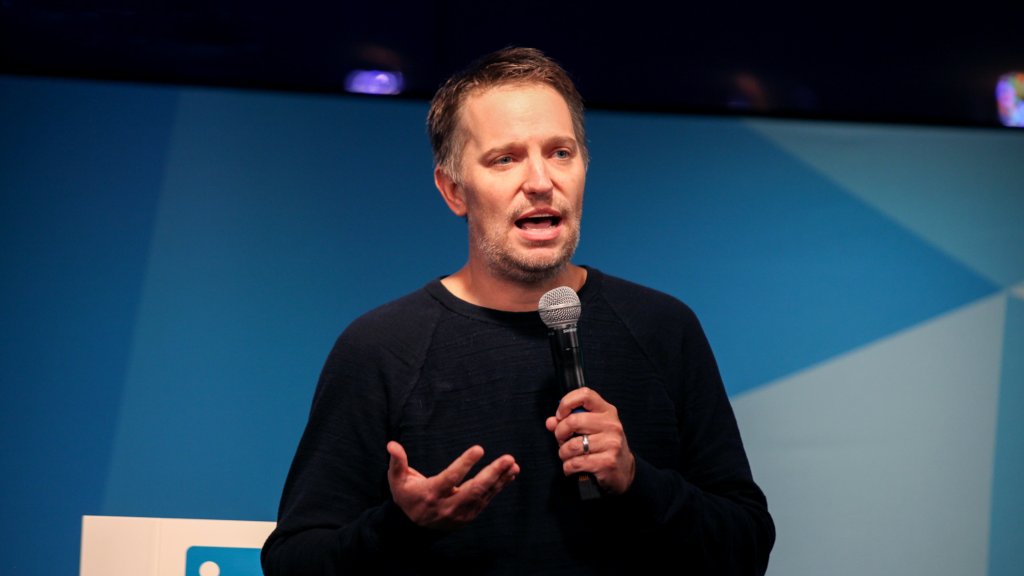 The New CEO of LinkedIn Just Faced a Huge Problem. Here's How He ...