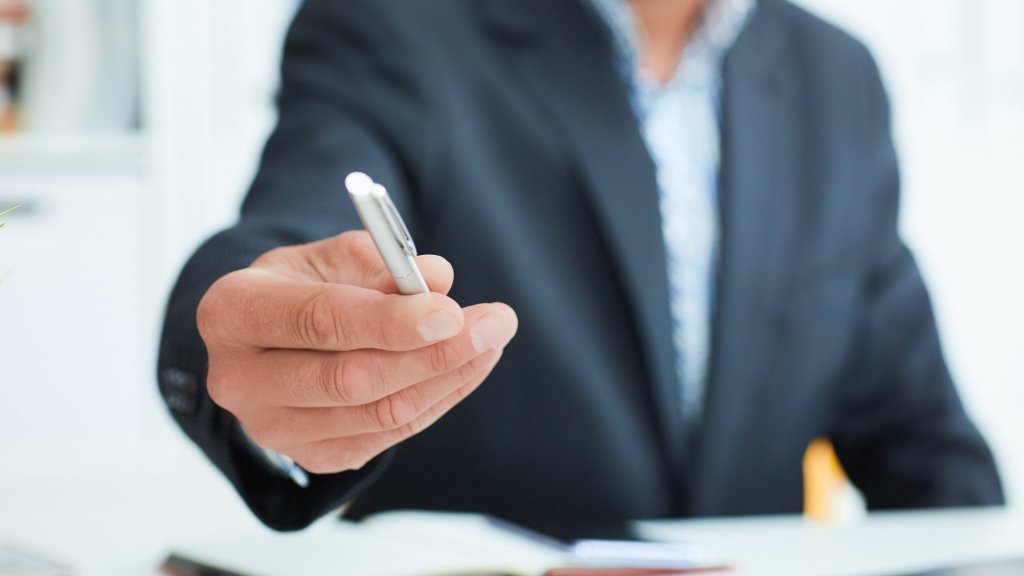 The Real Answer to the 'Sell Me This Pen' Interview Question Will Blow ...