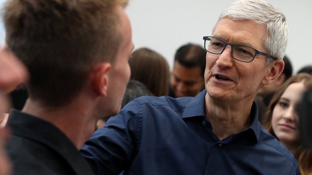 How Tim Cook Motivates His Team in Under a Minute | Inc.com