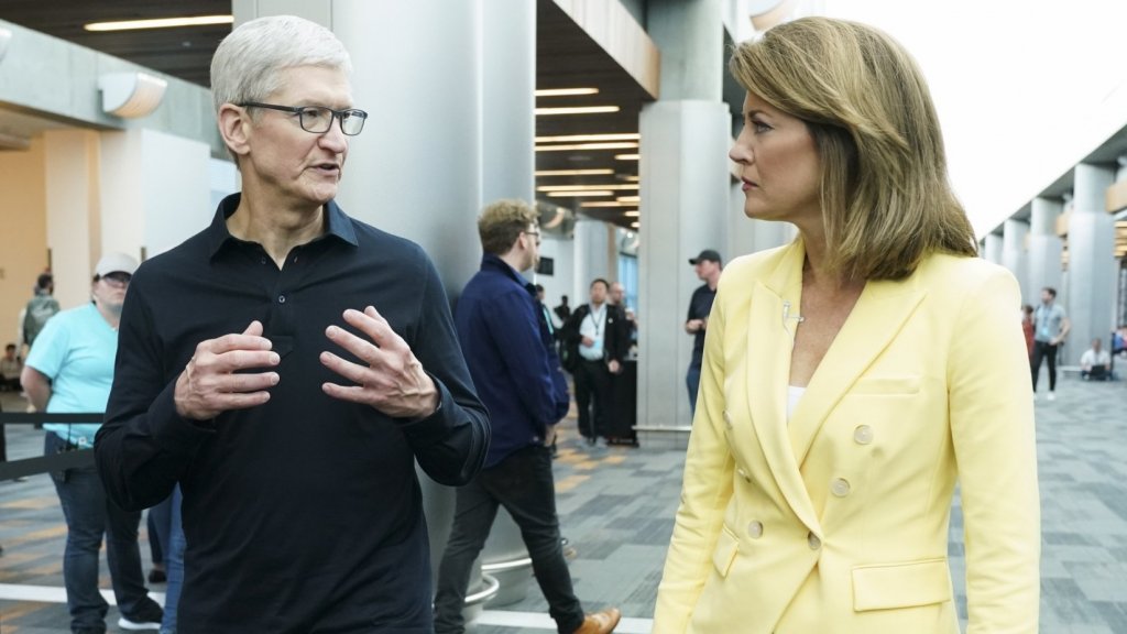 Tim Cook Uses These 5 Words to Take Control of Any Conversation | Inc.com