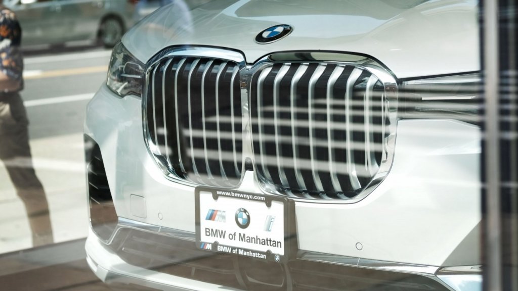 BMW Just Publicly Mocked Mercedes. It Didn't Anticipate the Masterful ...