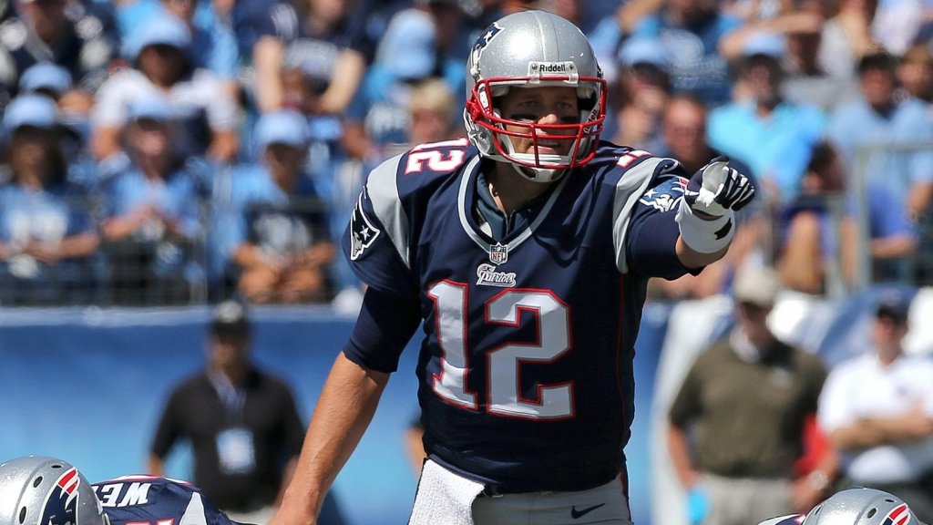 Tom Brady Is Surrounded By a Locker Room of Millennials. Here's How He ...