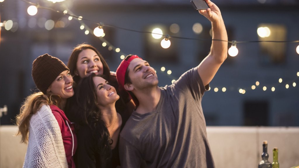 Here's What Makes an Addictive Product, According to Social Scientists ...