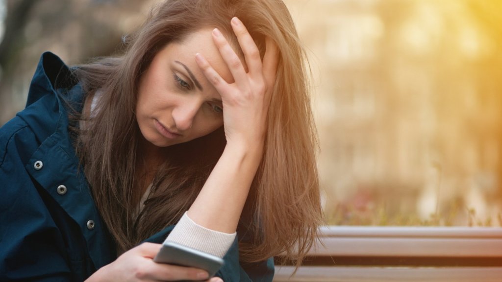 10 Ways to Avoid Being Emotionally Destroyed by Your Newsfeed | Inc.com