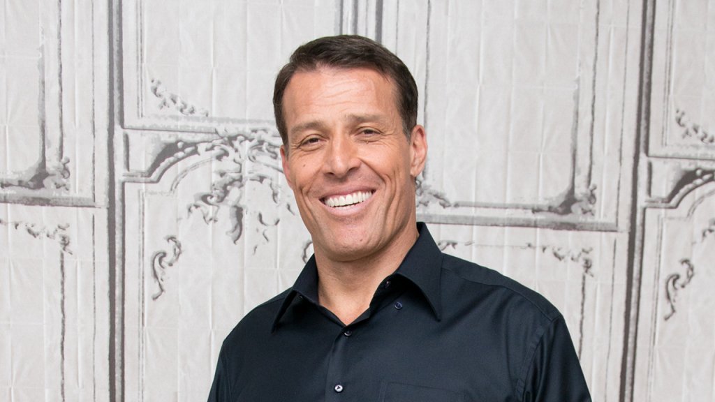 Tony Robbins's 4 Secrets to Commanding a Room | Inc.com
