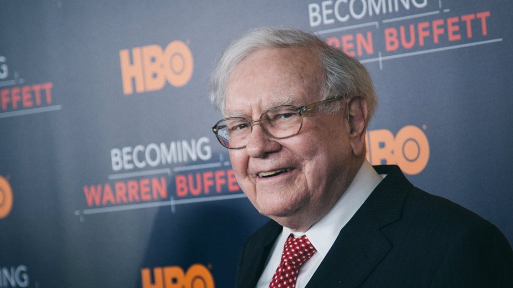 Warren Buffett Isn't Afraid to Admit He Has a Business Crush on Jeff ...