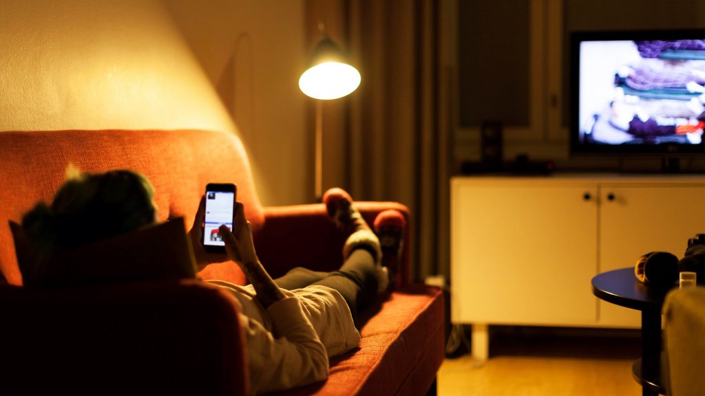 Here's Why the Internet Has Made Us Lonelier Than Ever | Inc.com