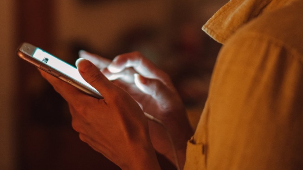 These Updated Stats About How Often You Use Your Phone Will Humble You ...