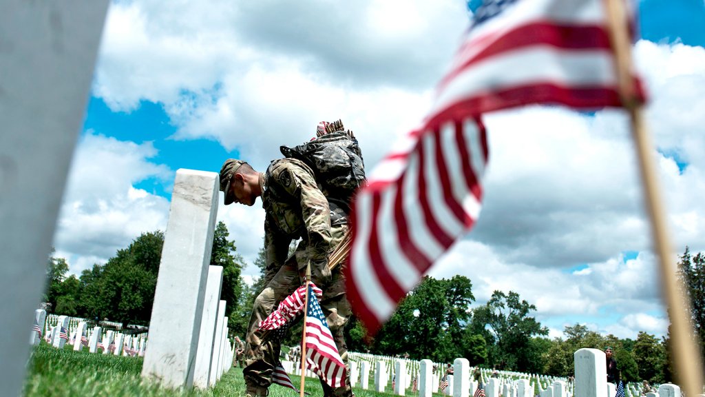 What's the Difference Between Memorial Day and Veterans Day? Here's the ...