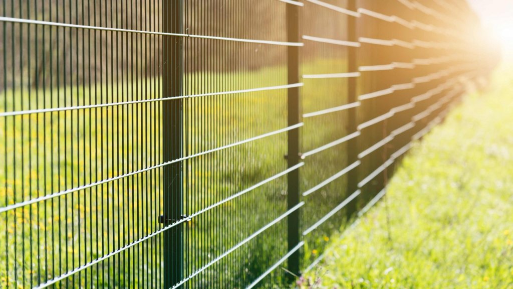 Co-Workers Crossing the Line? Here's How to Set Boundaries Tactfully ...