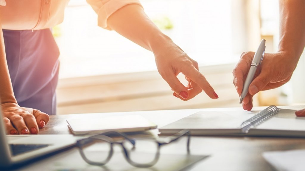 6 Pros and Cons of Going Into Business With Family | Inc.com