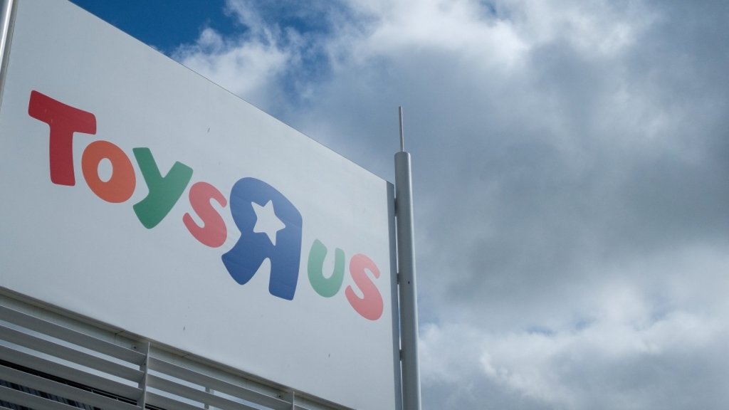Toys R Us Is Coming Back. Here's Why Every Retailer Should Be Paying ...