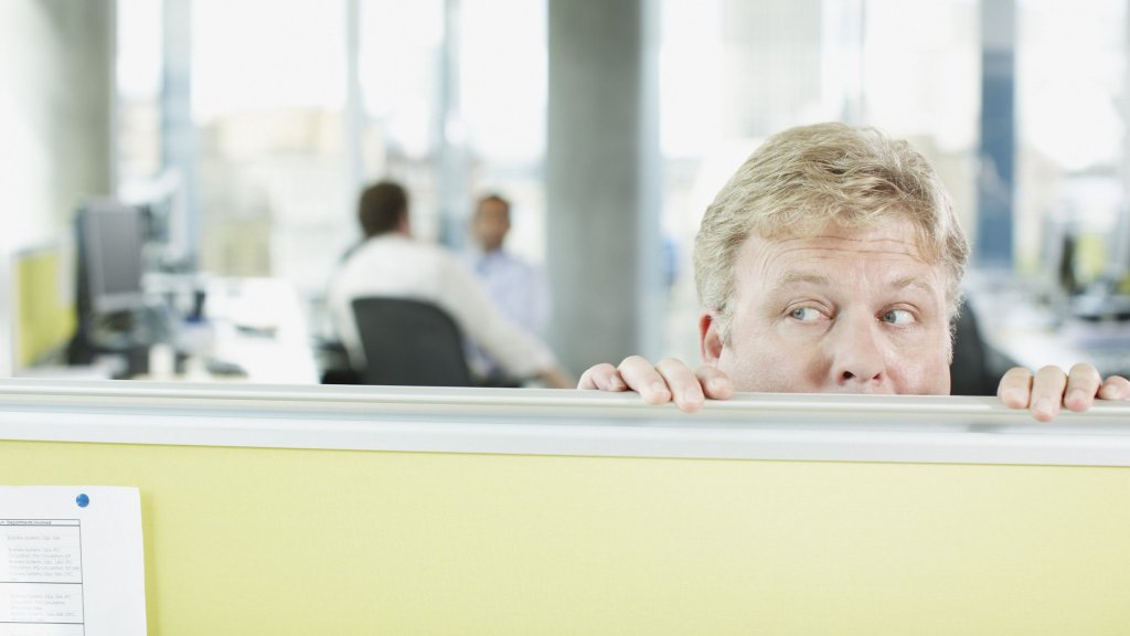 How to Handle a Workplace Bully, According to a Clinical Psychologist ...