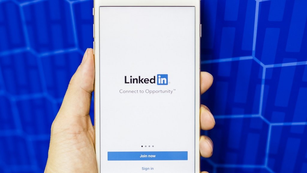 Spring Clean Your LinkedIn Profile With These 8 Easy Tasks | Inc.com