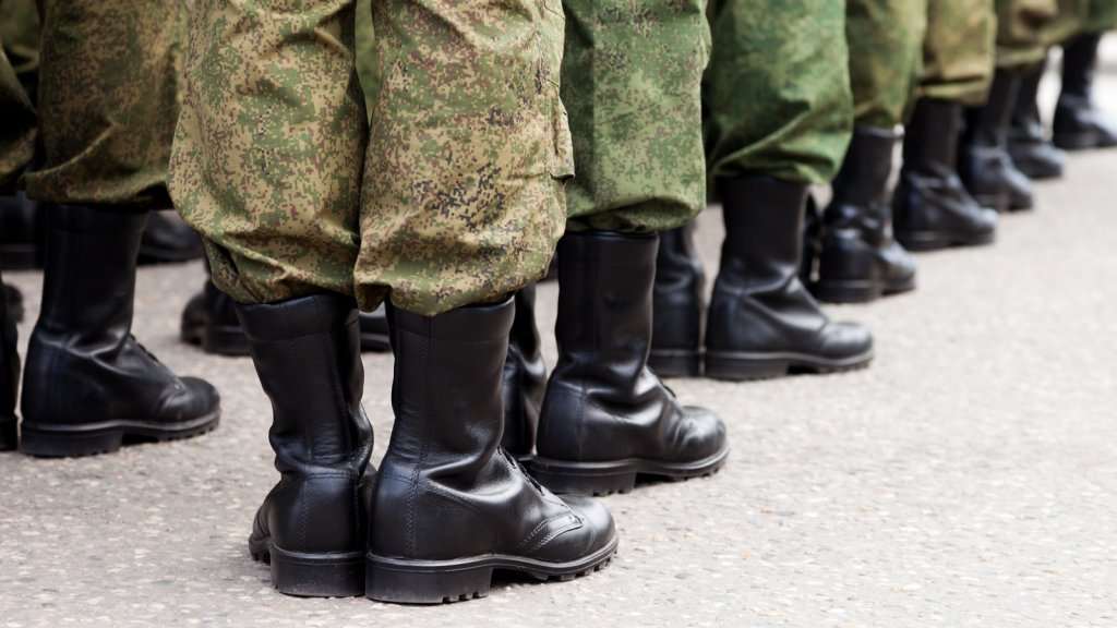 How to Command a Room Without Saying a Word | Inc.com