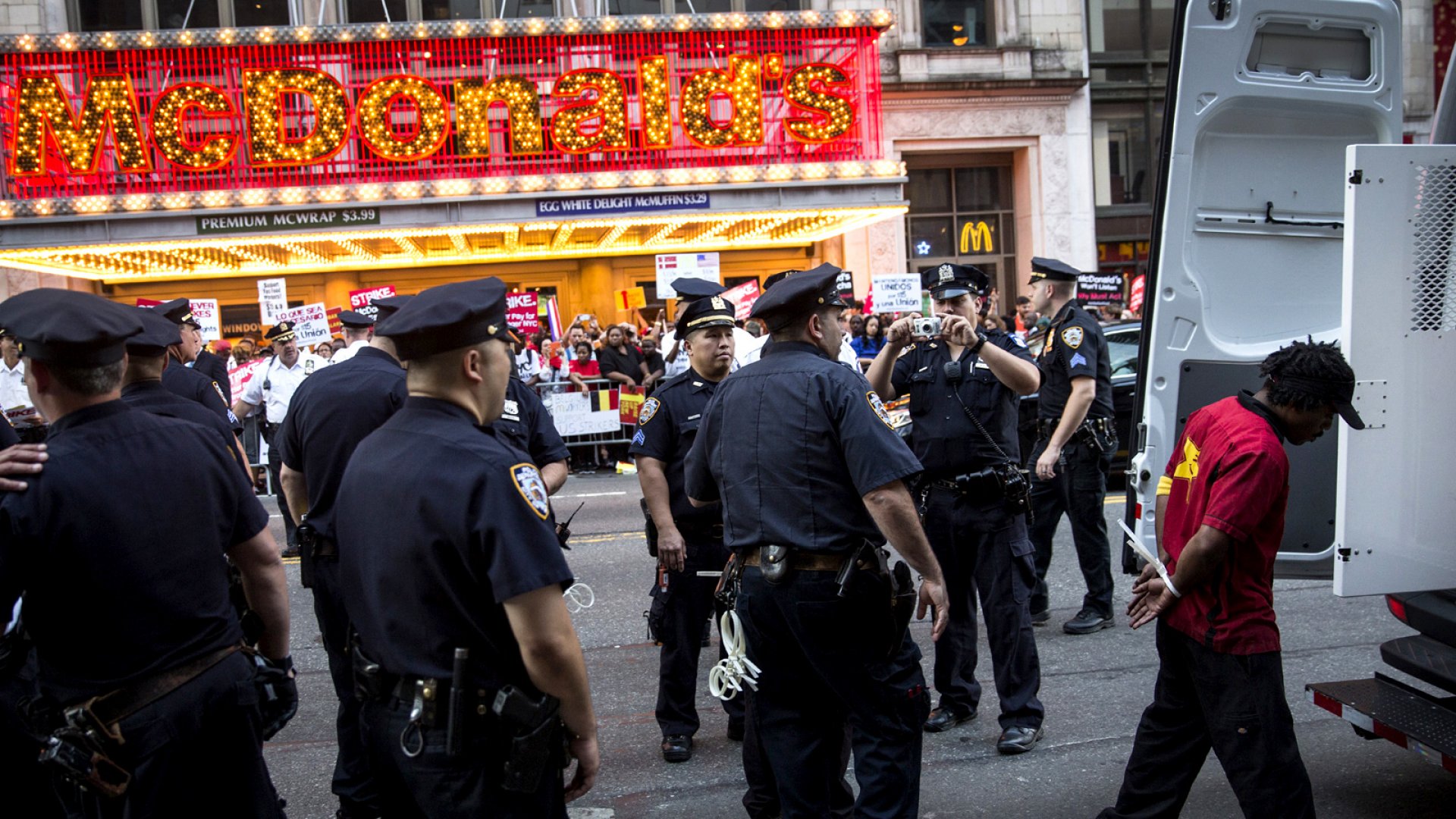 Fast Food Higher-Pay Protests Lead to Arrests | Inc.com