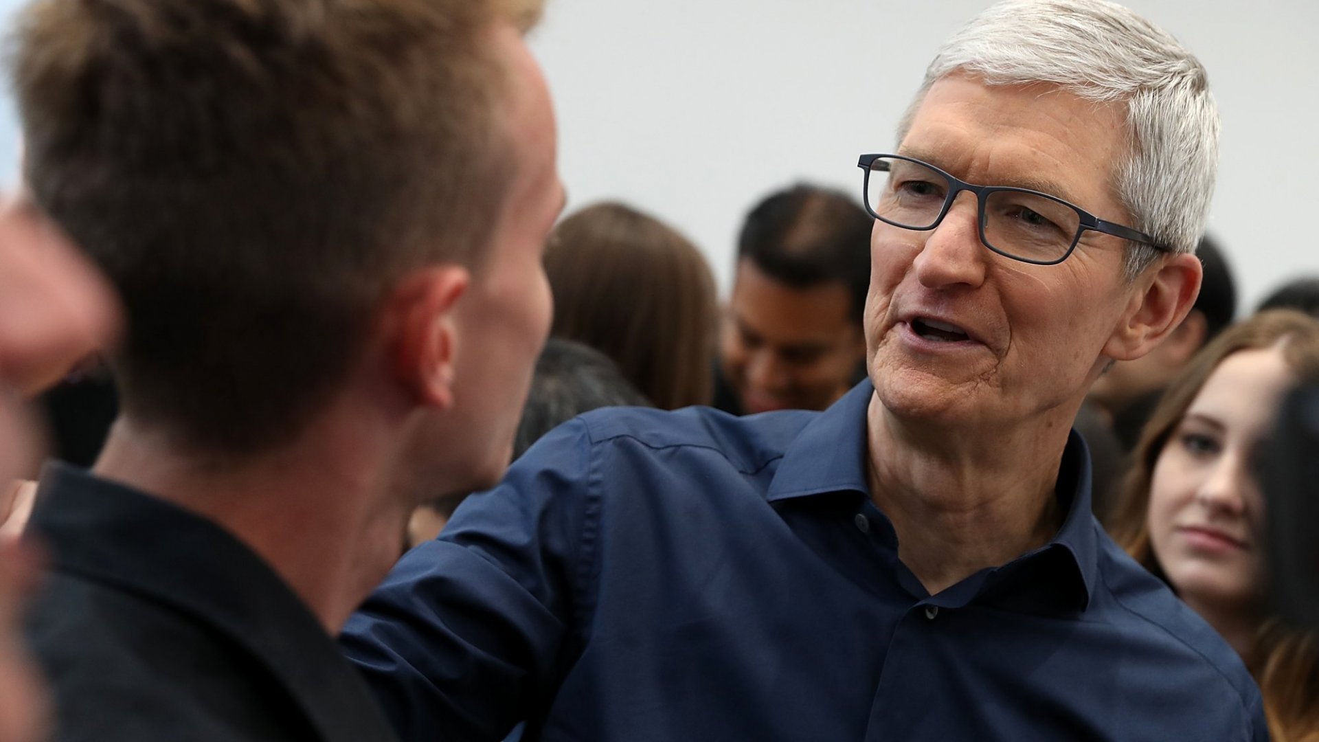 How Tim Cook Motivates His Team in Under a Minute | Inc.com