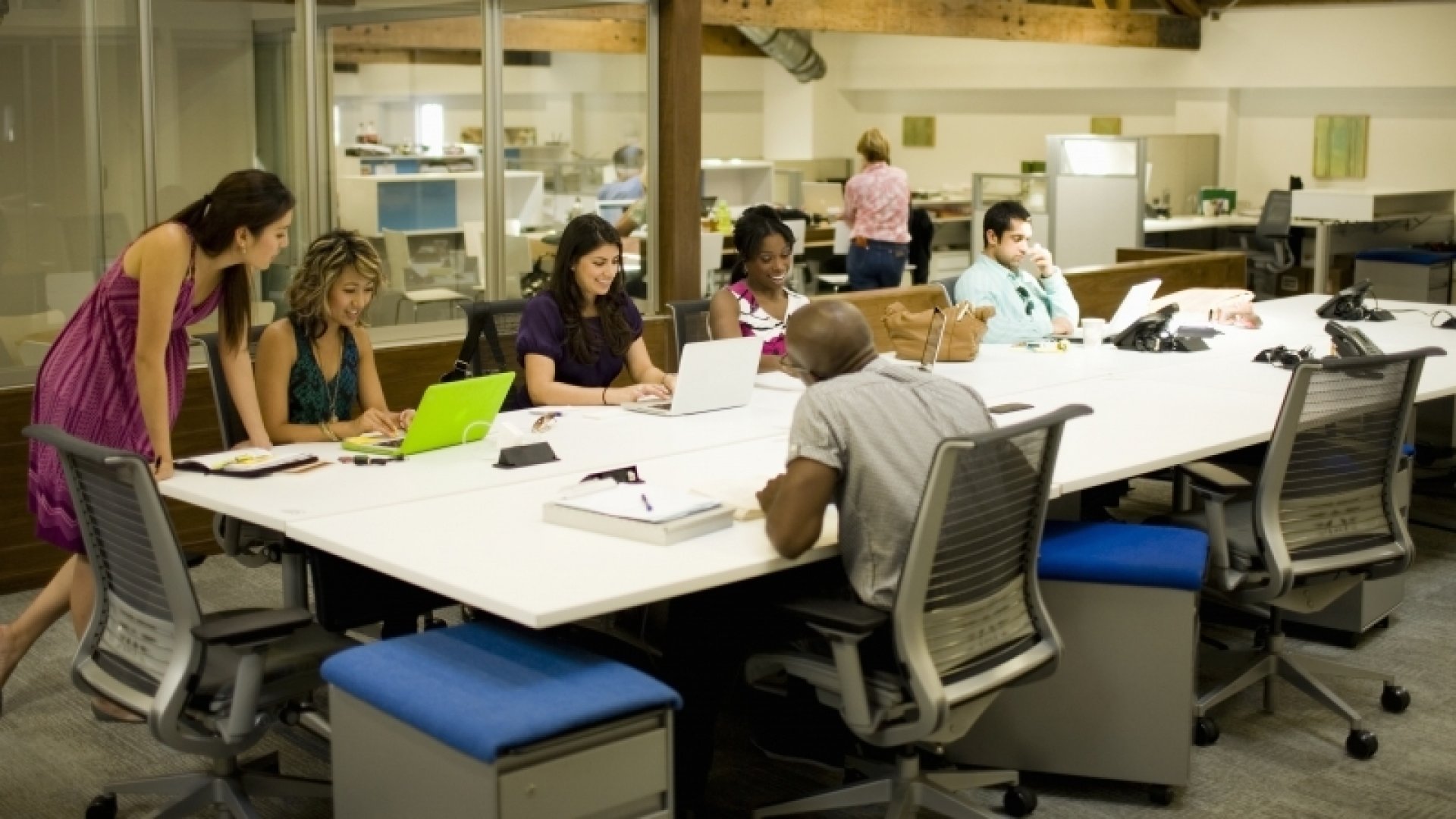 6 Awesomely Random Acts of Workplace Kindness | Inc.com