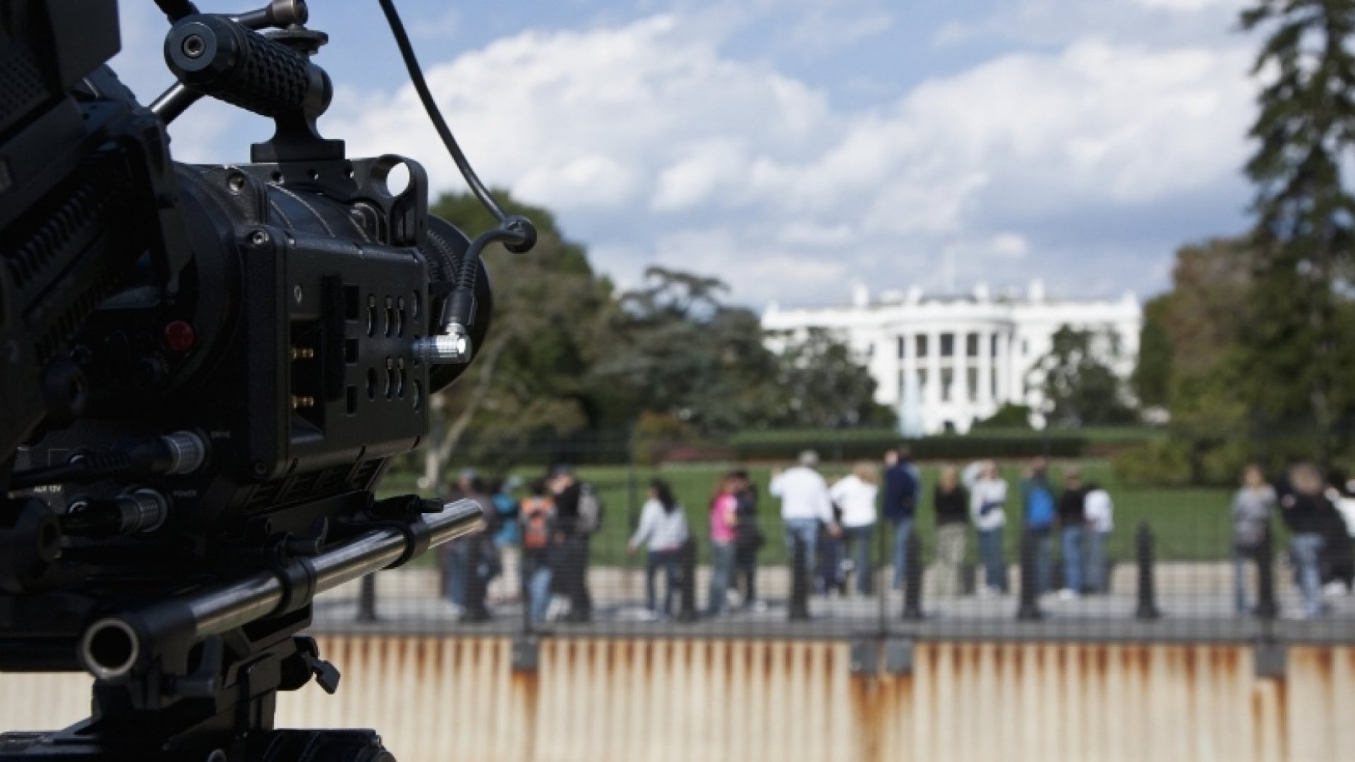 Obama Hosts Entrepreneur Showcase at First-Ever White House Demo Day ...