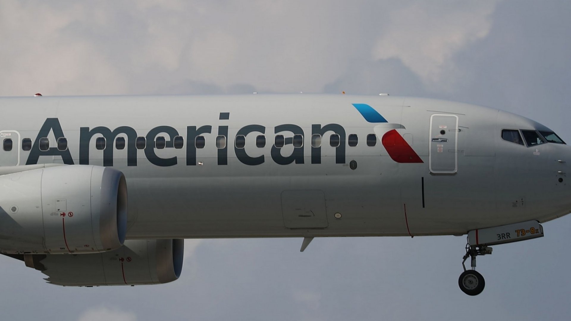 Revamping The Skies: American Airlines Plans To Replace 255, 49% OFF
