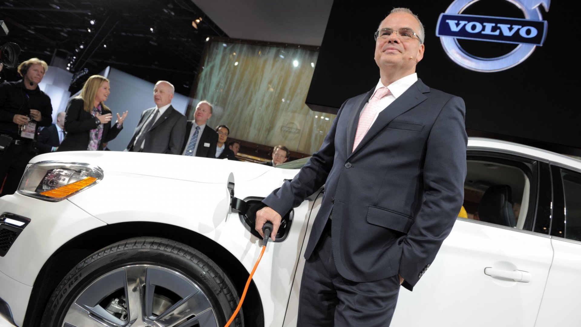 Volvo Will Be The First Premium Car Manufacturer To Go All Electric ...
