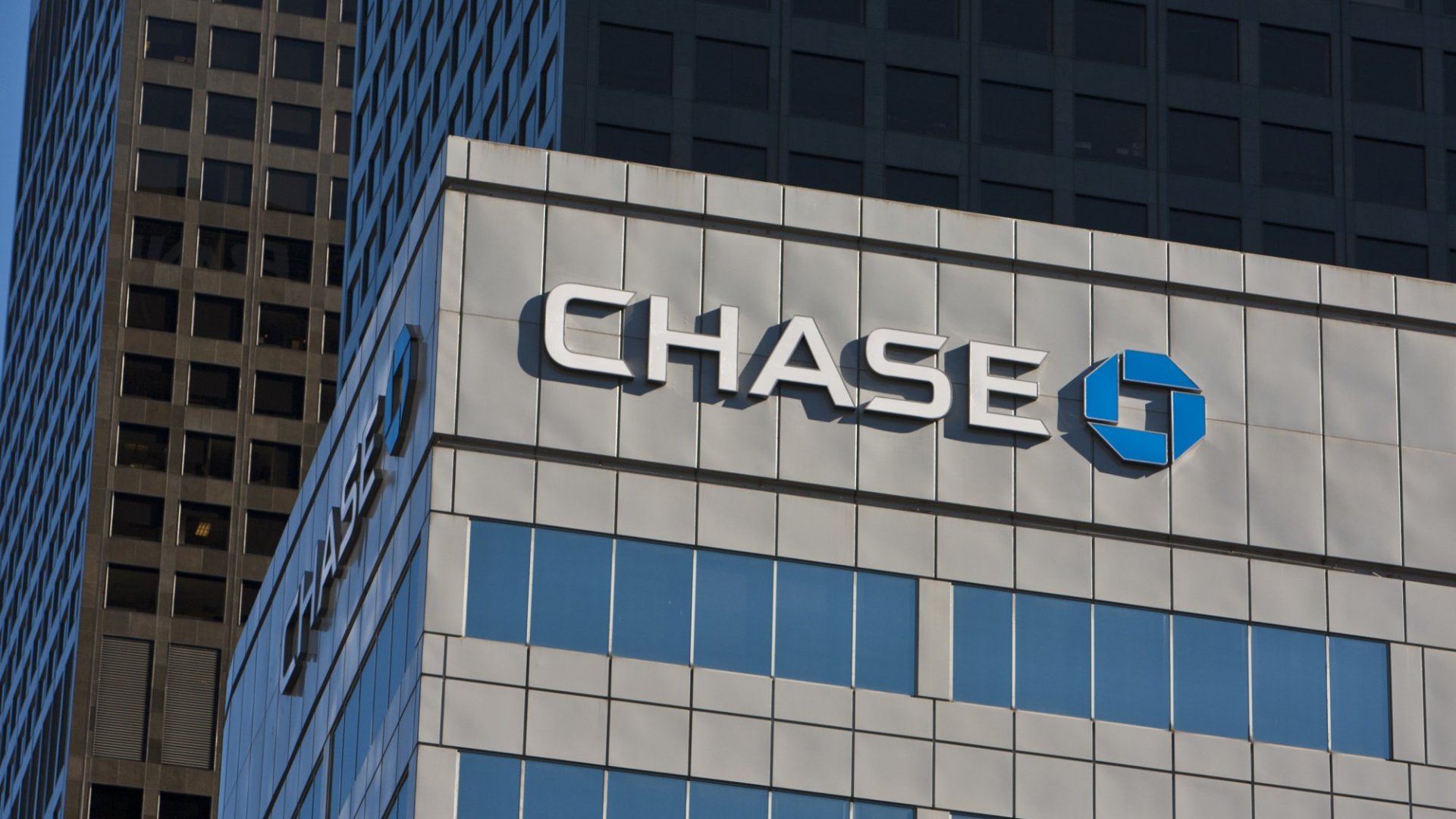 This A.I. Bot Writes Such Convincing Ads, Chase Just 'Hired' It to ...