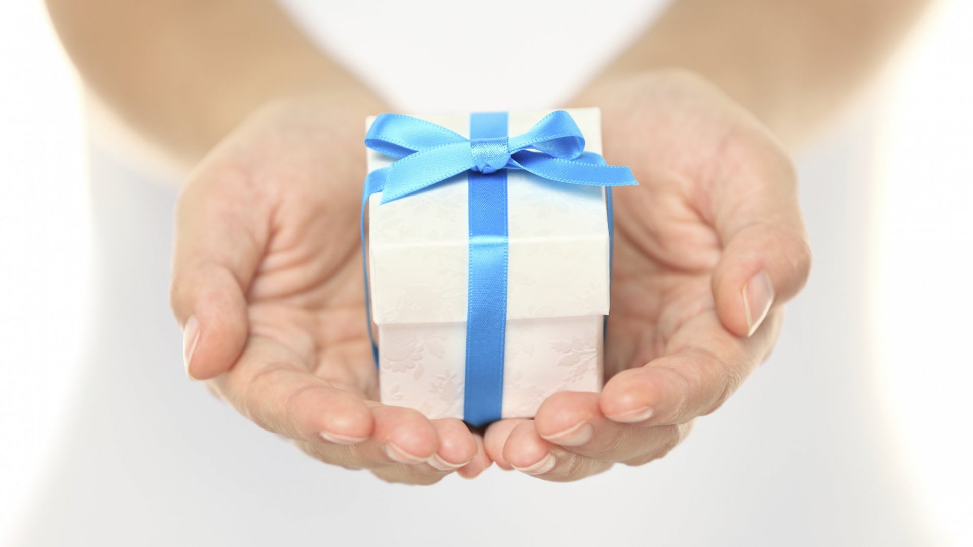 Why the Best Leaders Give Without Expecting Anything in Return | Inc.com