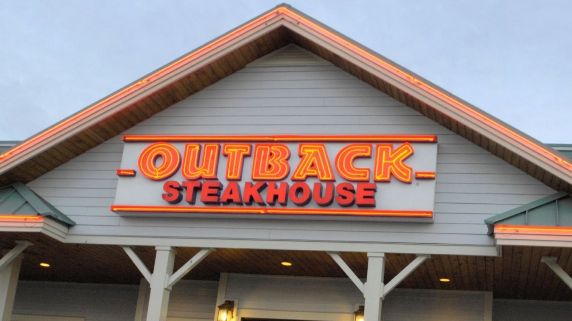 Outback Steakhouse Kills Satanism Meme With a Single--and Hilarious ...
