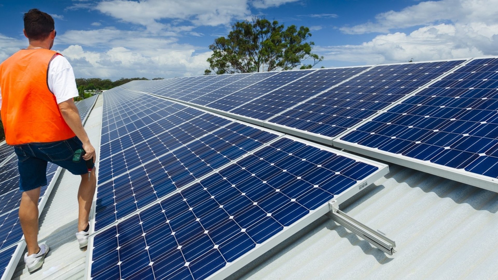 For the First Time in a Decade, the Solar Industry Is Shrinking | Inc.com