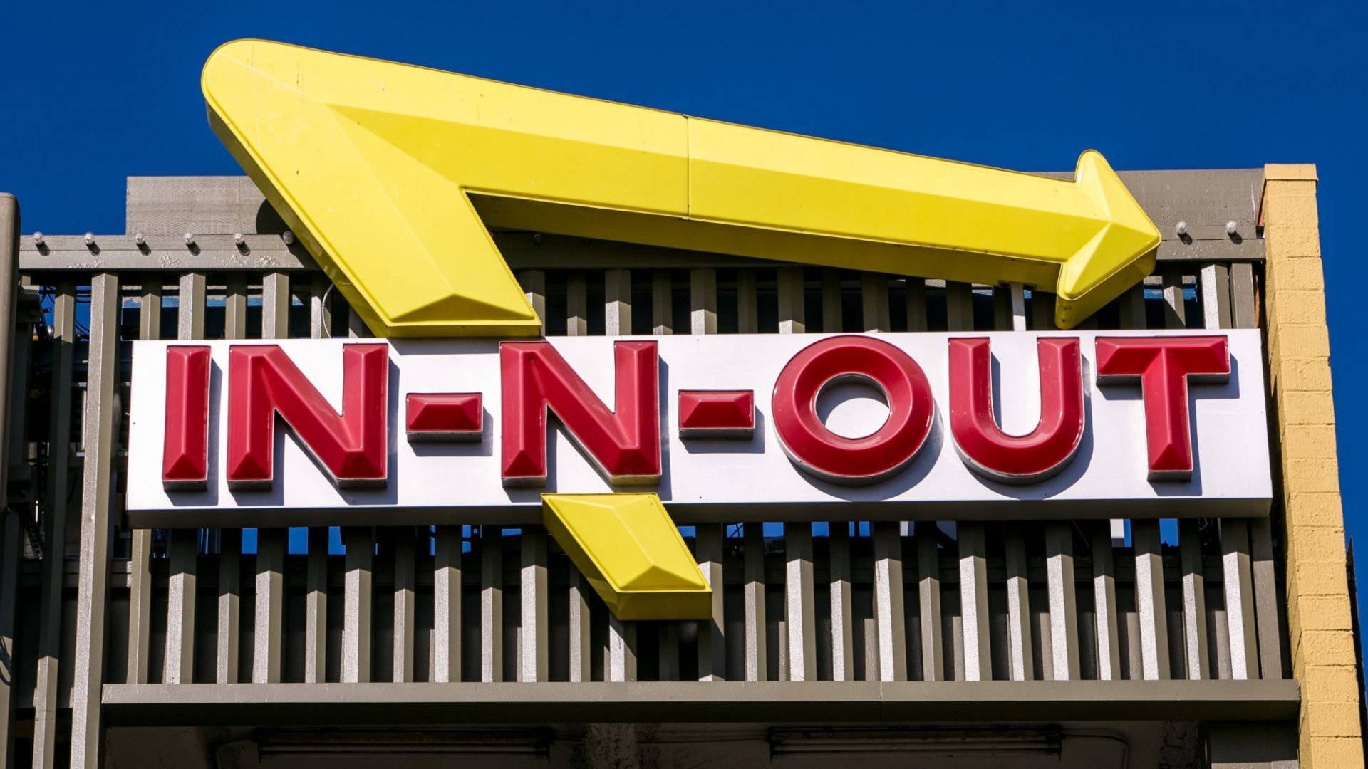 Managers at In-N-Out Burger Make $160,000 a Year. Here's How It Works ...
