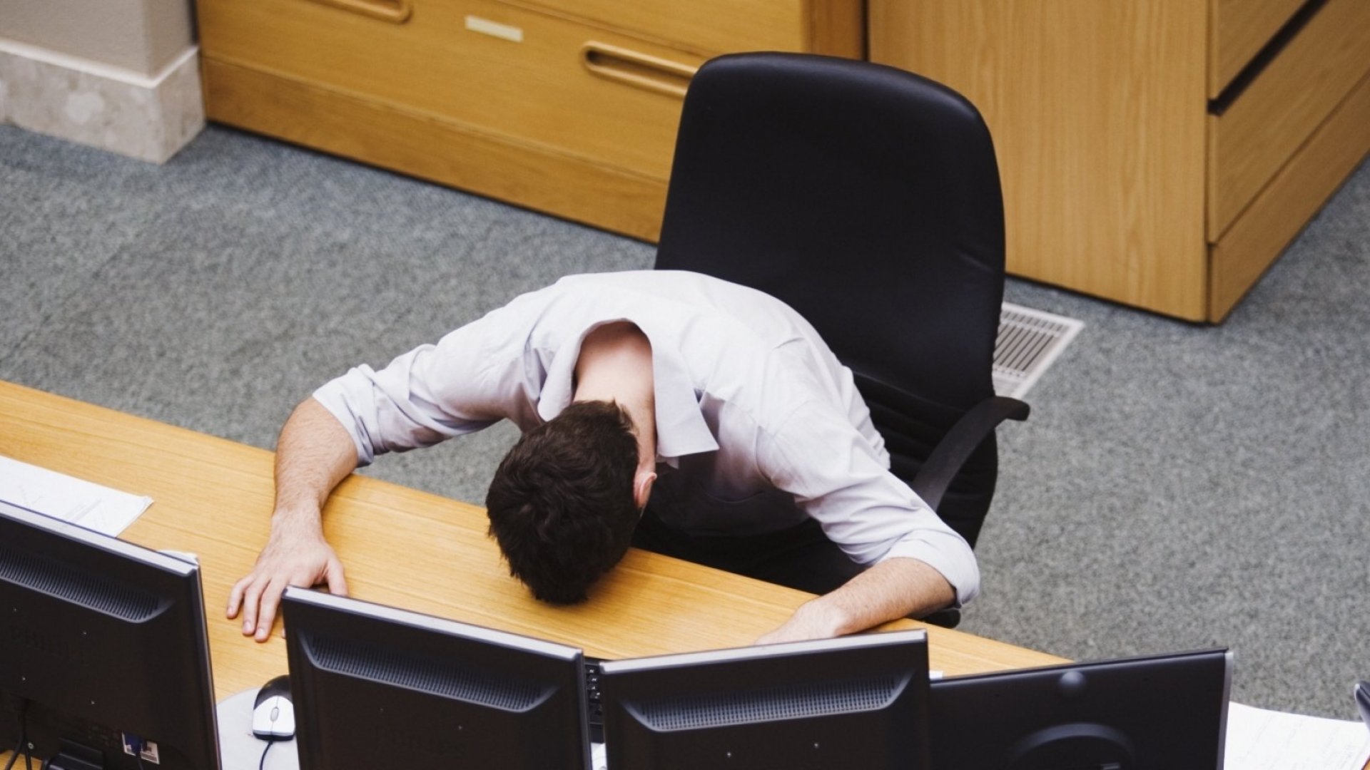 6 Ways to Beat the Mid-Afternoon Slump (and Why You Should Do It) | Inc.com