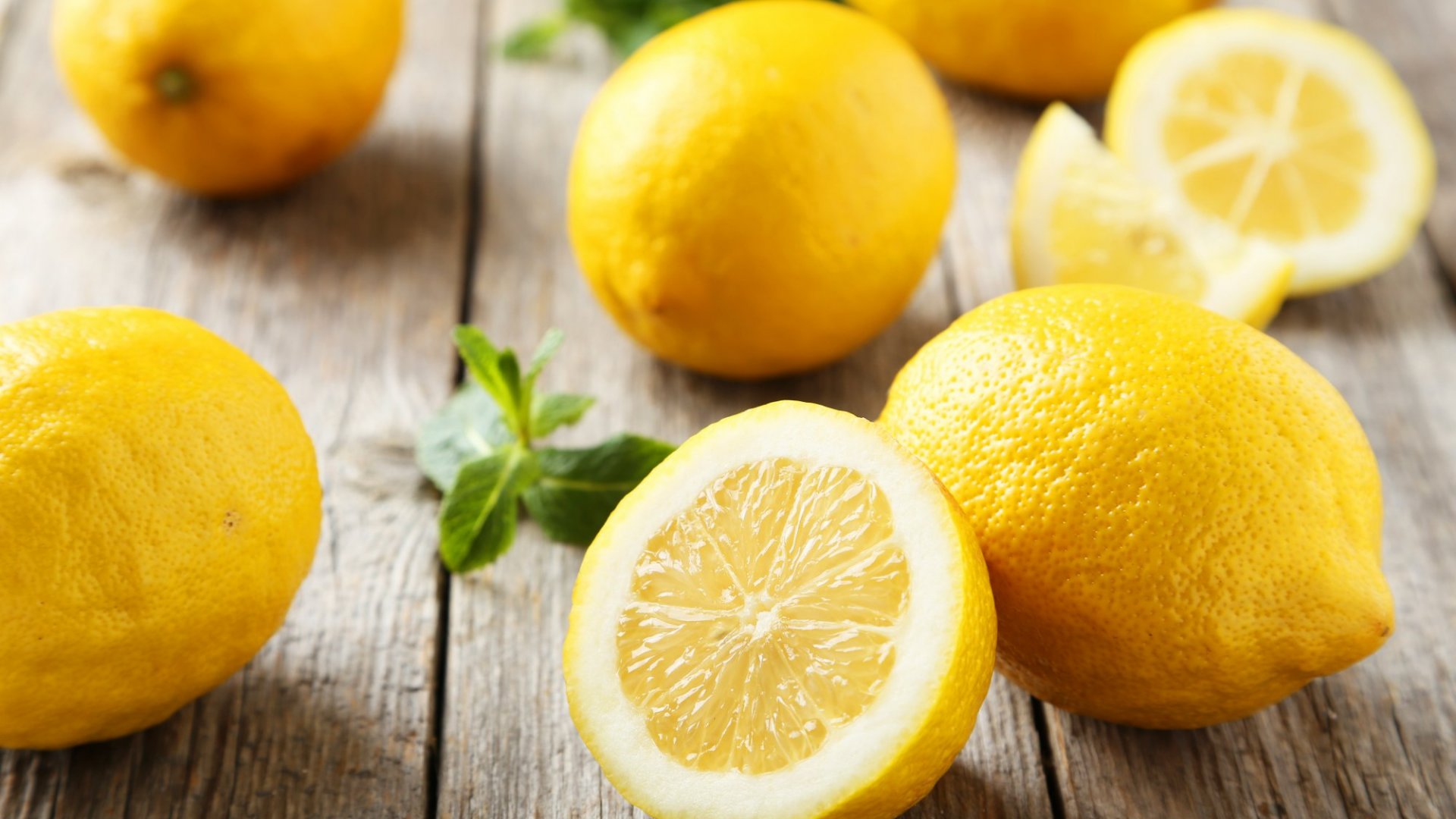 How Smelling a Little Lemon Can Boost Your Confidence at the Office ...