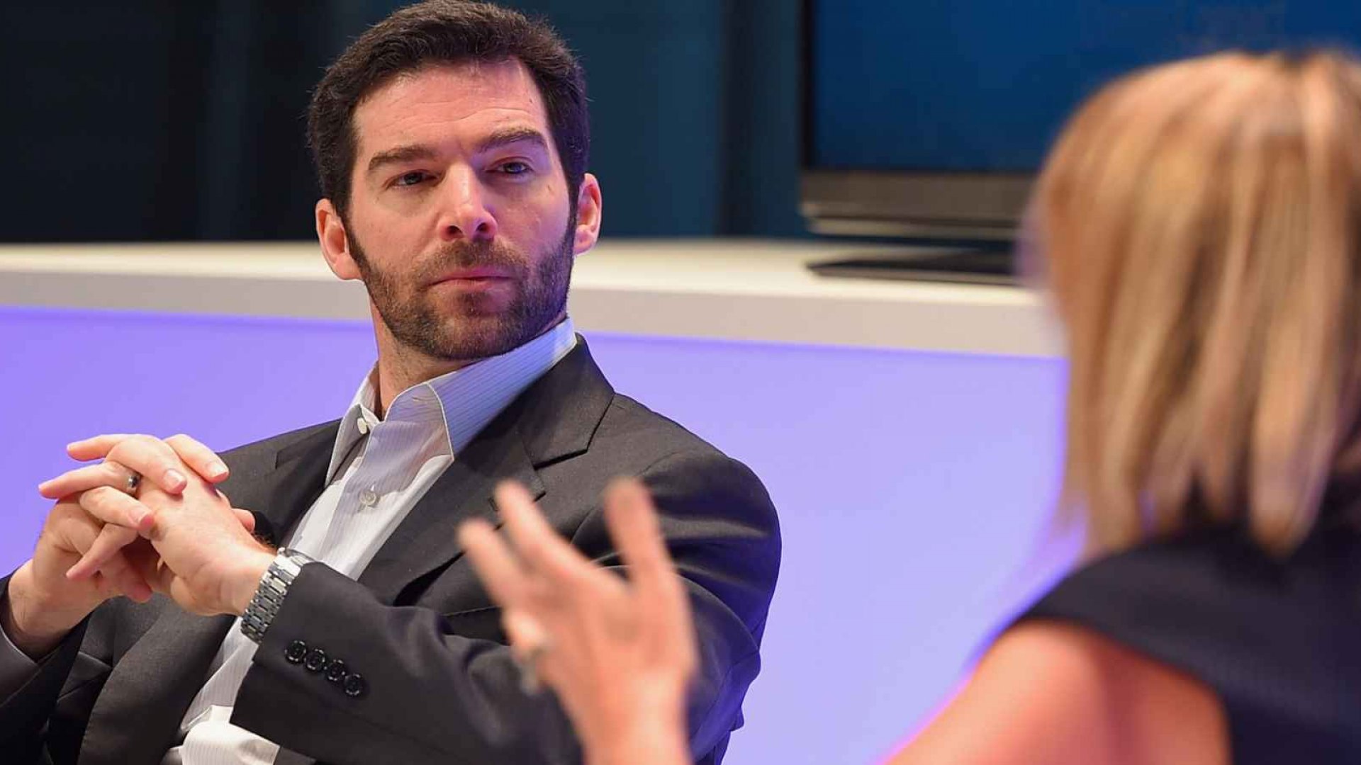 3 Qualities LinkedIn's CEO Looks for in a Great Leader | Inc.com