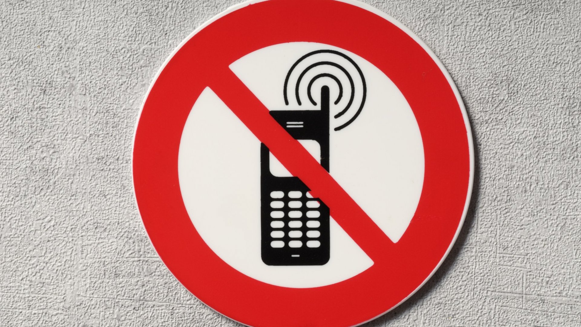 Please Step Away From Your Phone. Don't Worry, You'll Survive | Inc.com