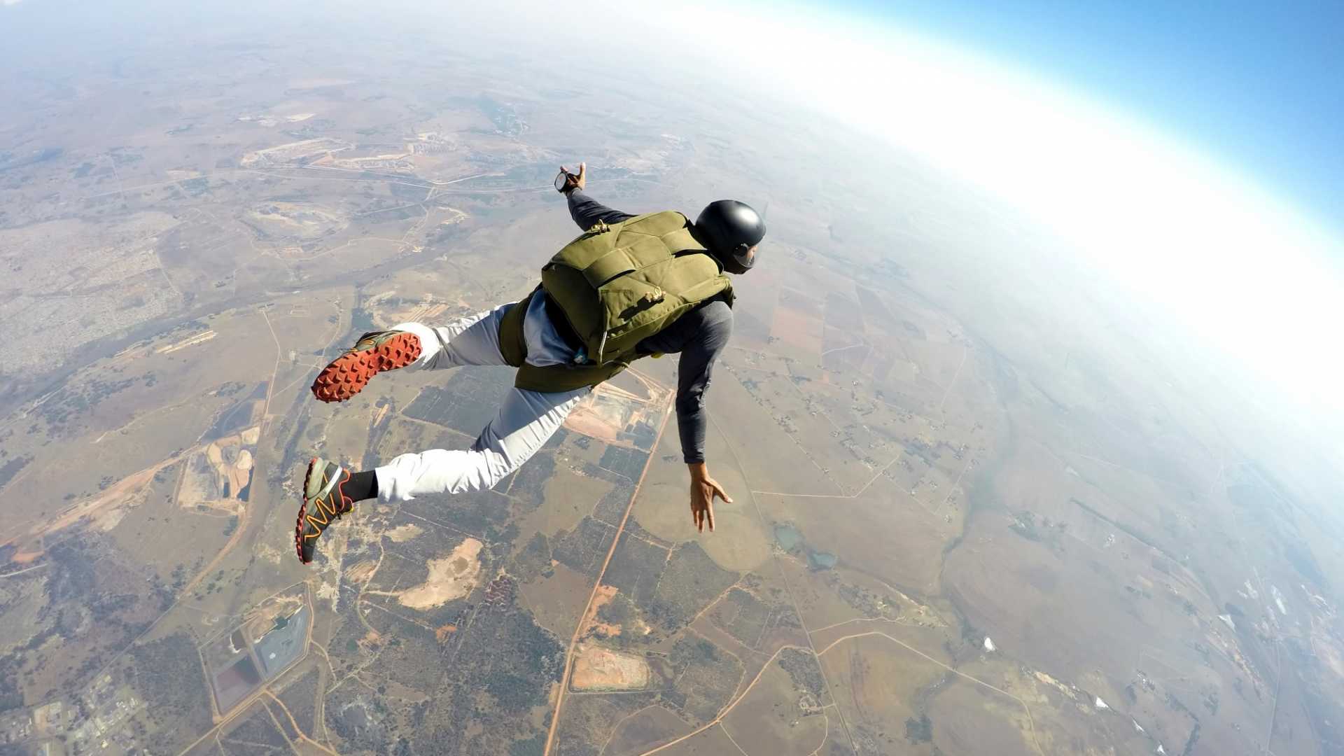 Skydiving Solo Wallpaper