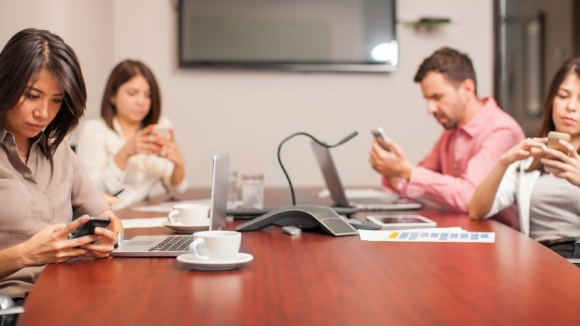 The Real Reason Millennials Are Distracted in Your Meetings | Inc.com