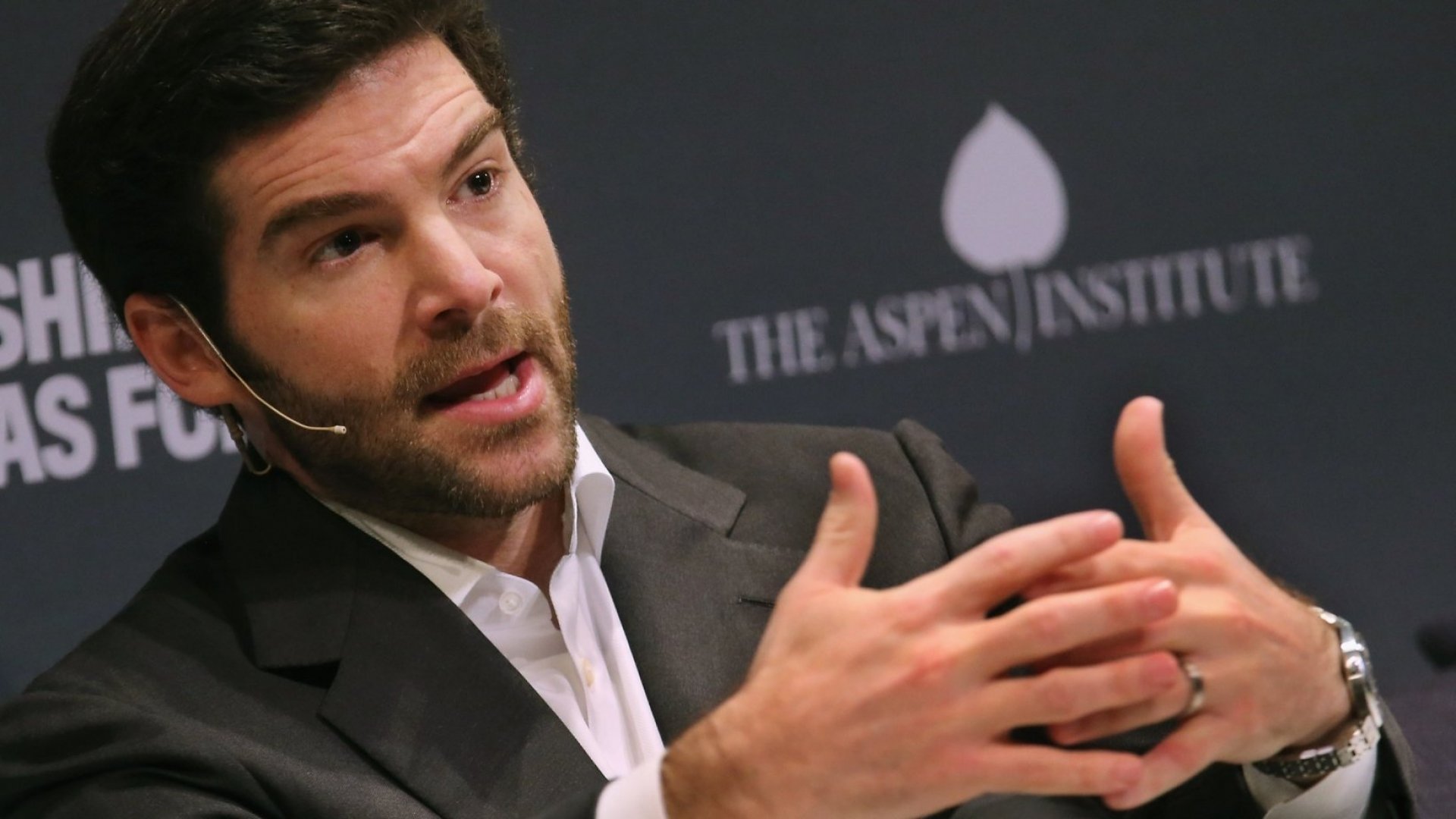 It Took LinkedIn's CEO Exactly 2 Sentences to Give the Best Career ...