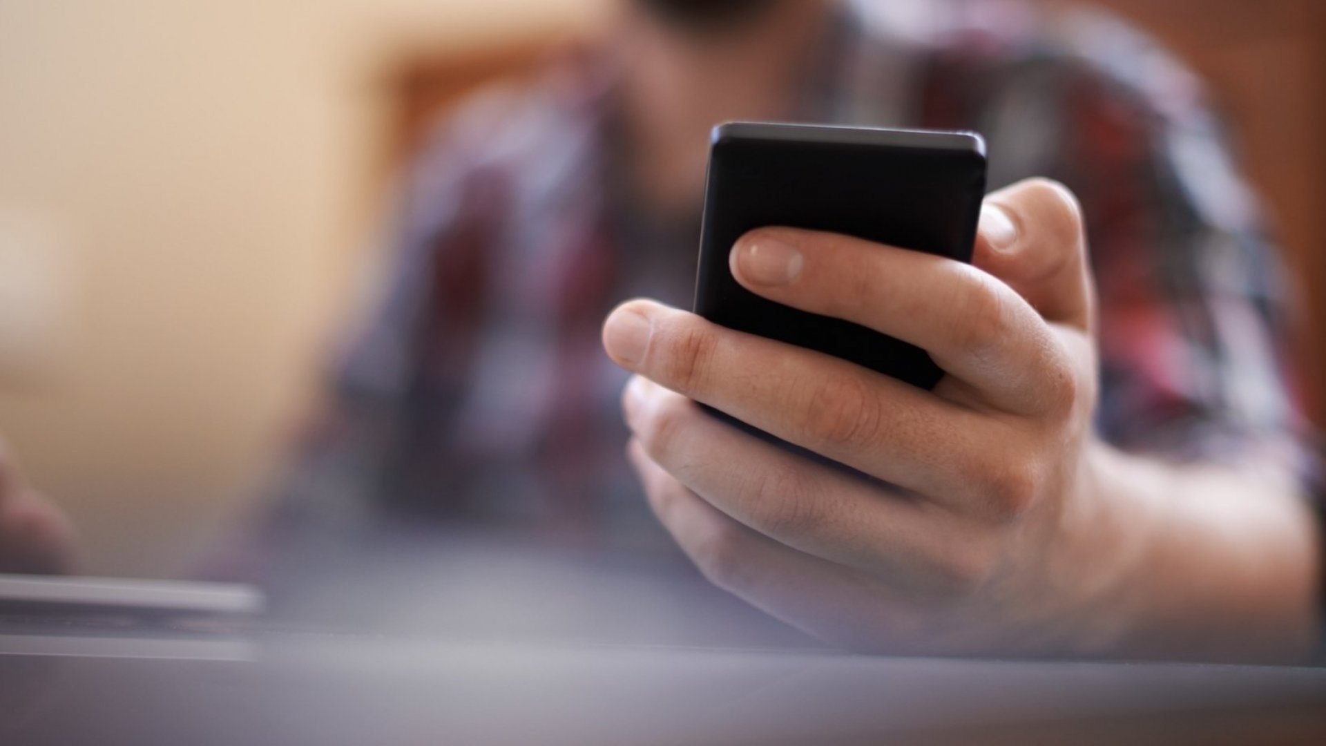 Just Looking at Your Phone Makes You Dumber, New Science Shows | Inc.com