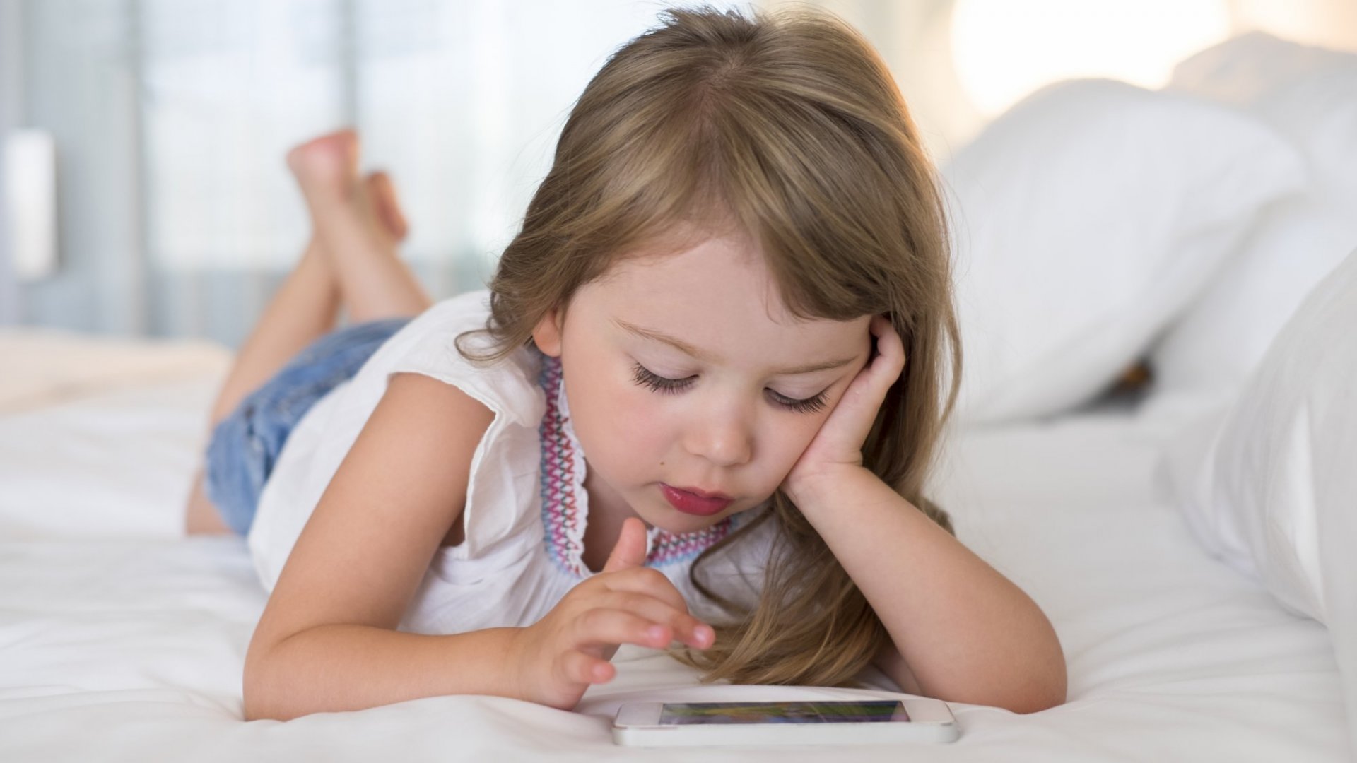 How to Know When Your Kids Should Start Using a Smartphone or Tablet ...