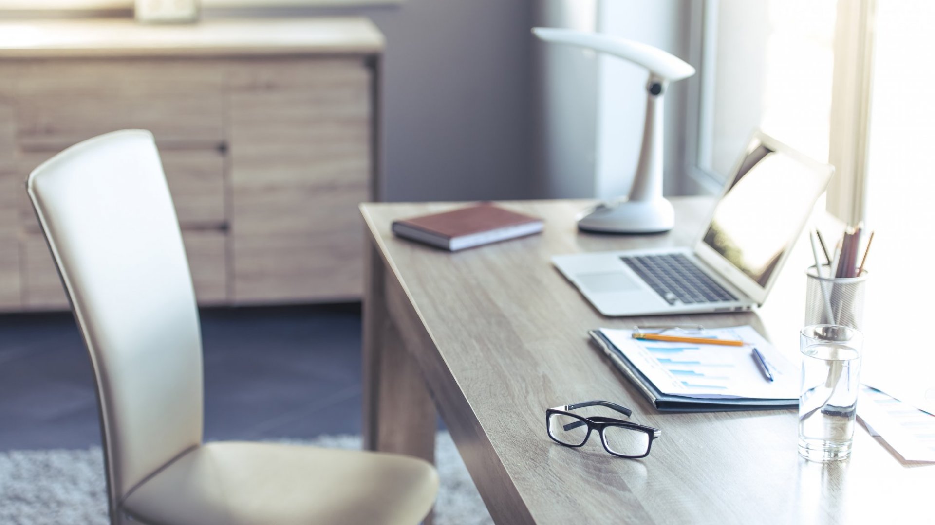 How to Declutter Your Workspace in 5 Minutes or Less | Inc.com