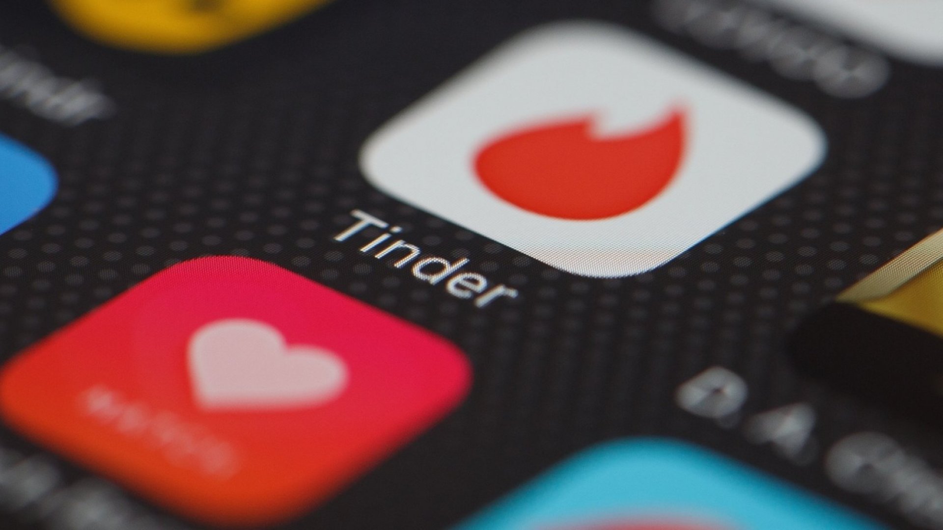 A Woman Asked Tinder for All Its Data on Her. The 800-Page Reply Will ...