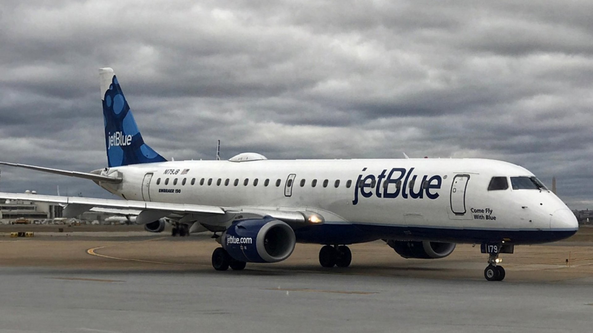 Here's the Stunning New Change JetBlue Says It Has Planned (Passengers ...