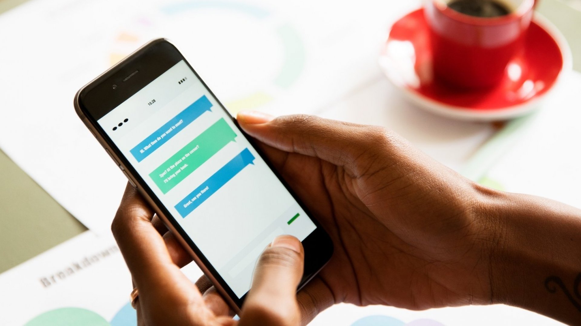 Here's One Time When You Should Definitely Text at Work | Inc.com