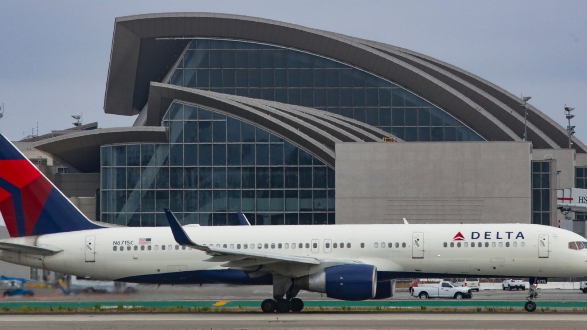 This Delta Flight Attendant Was Assaulted By a Passenger, Police Say ...