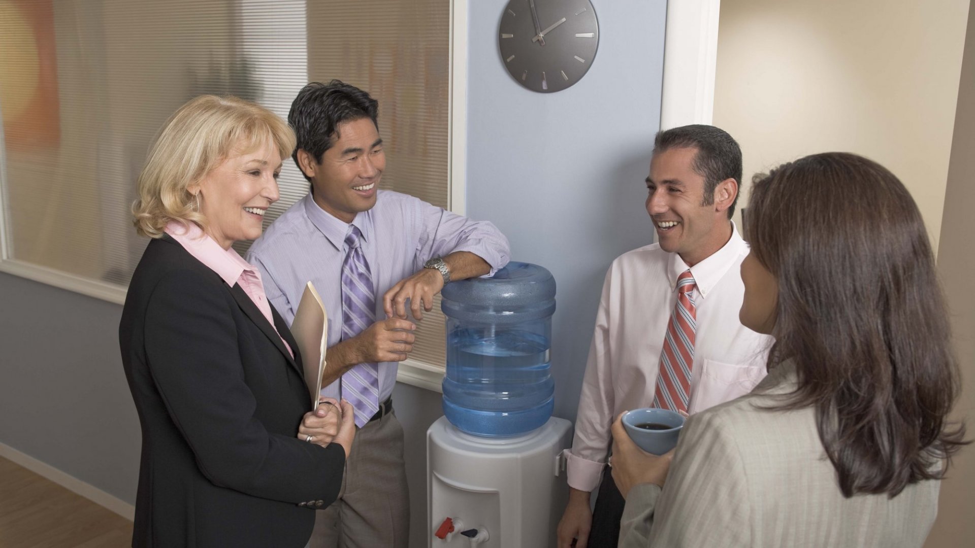 8 Popular Ways for People to Goof Off at Work | Inc.com