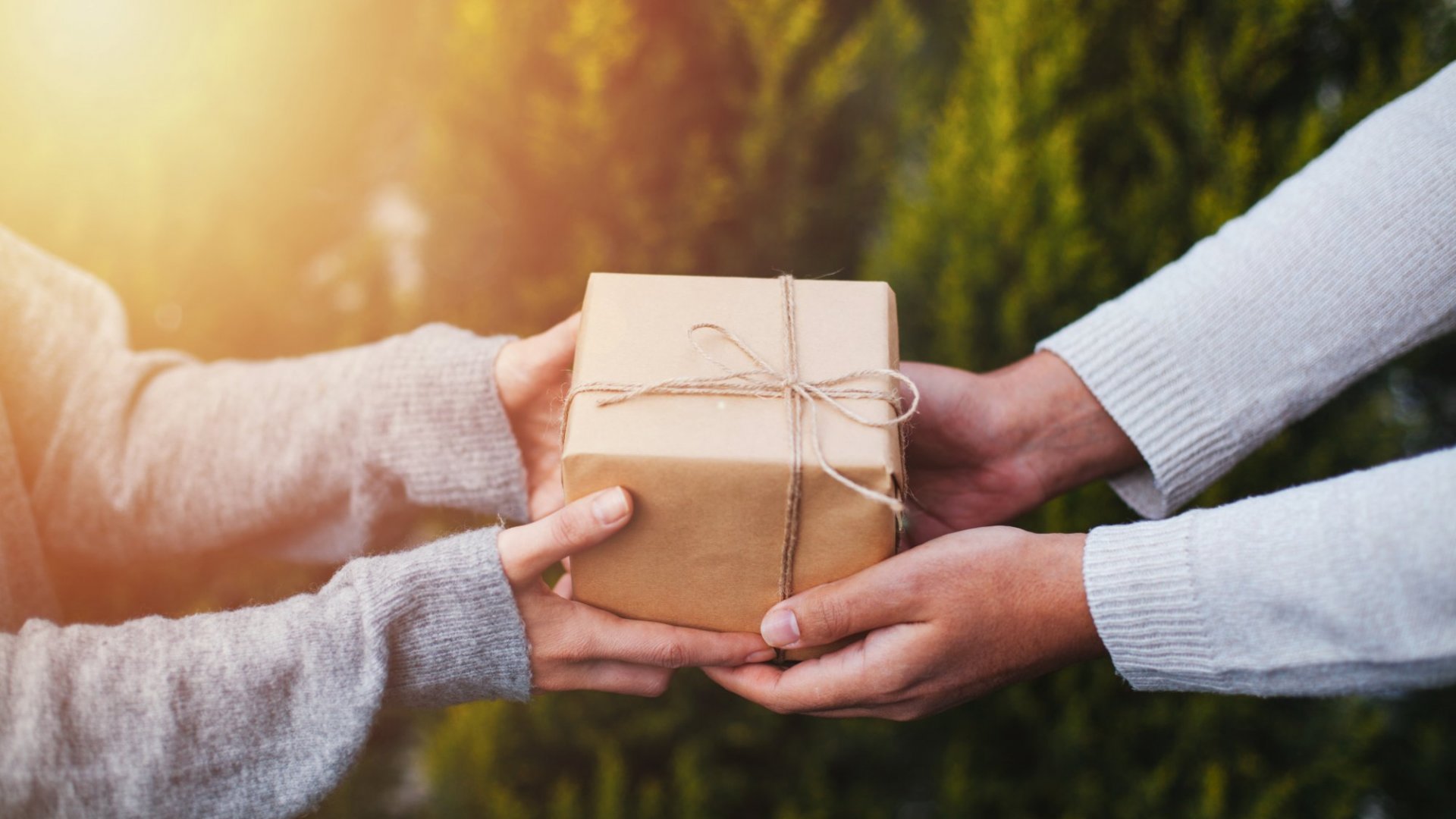 How to Give Holiday Gifts Like an Entrepreneur | Inc.com