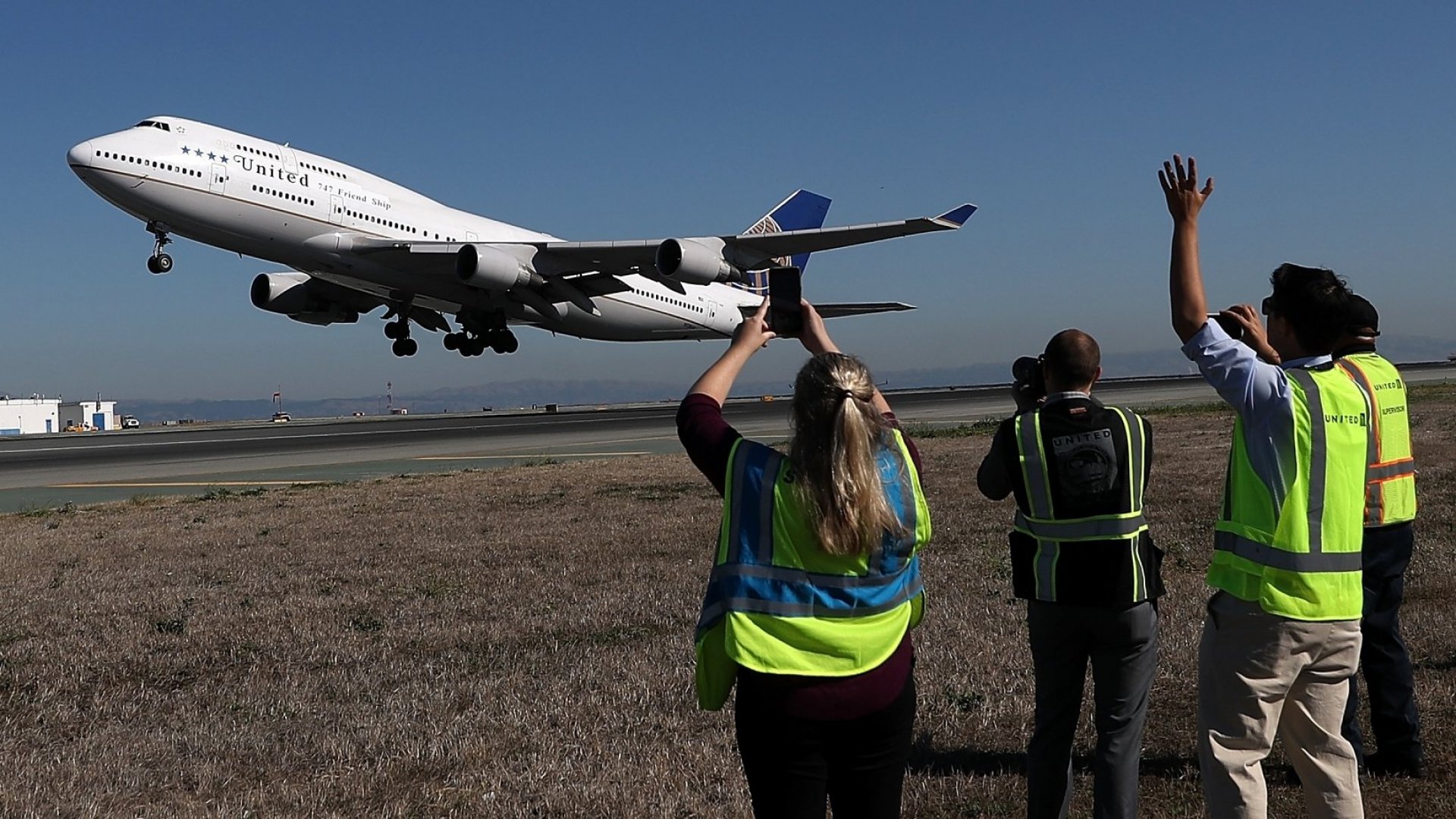 United Airlines Employees Will Now Be Required to Take Compassion ...