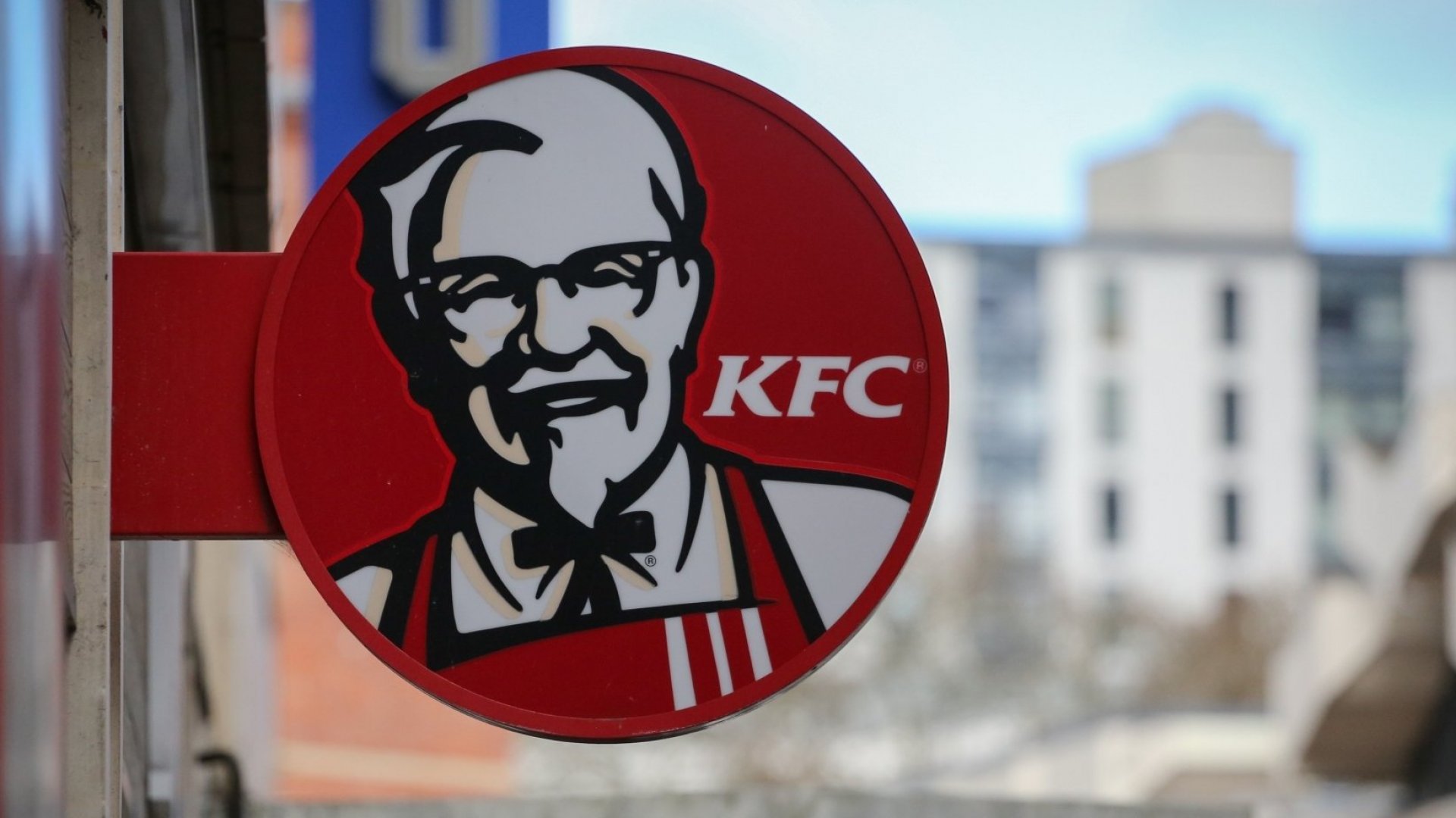 In a Stunning Announcement, KFC Just Admitted That It's Run Out of ...