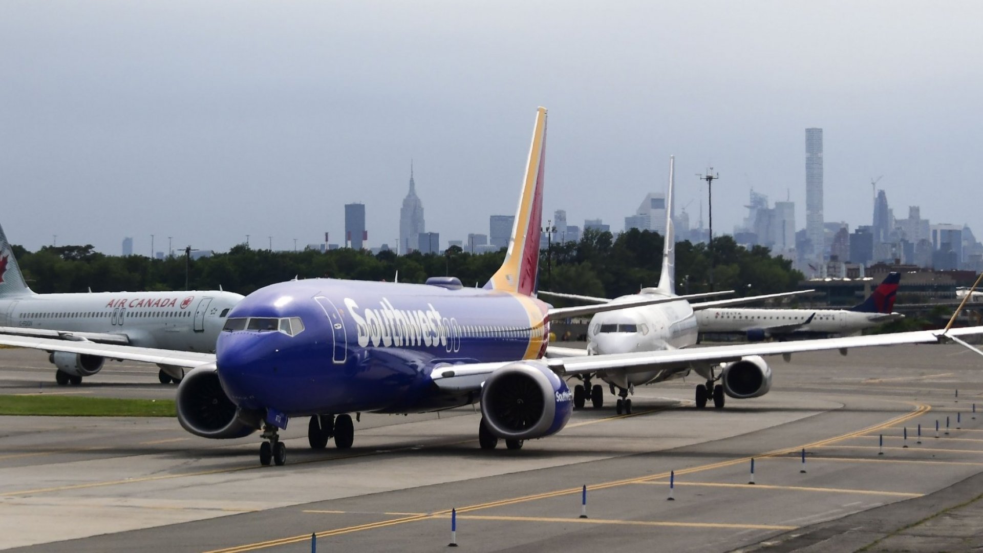 American Airlines Just Showed Why It's So Different From Southwest (and ...