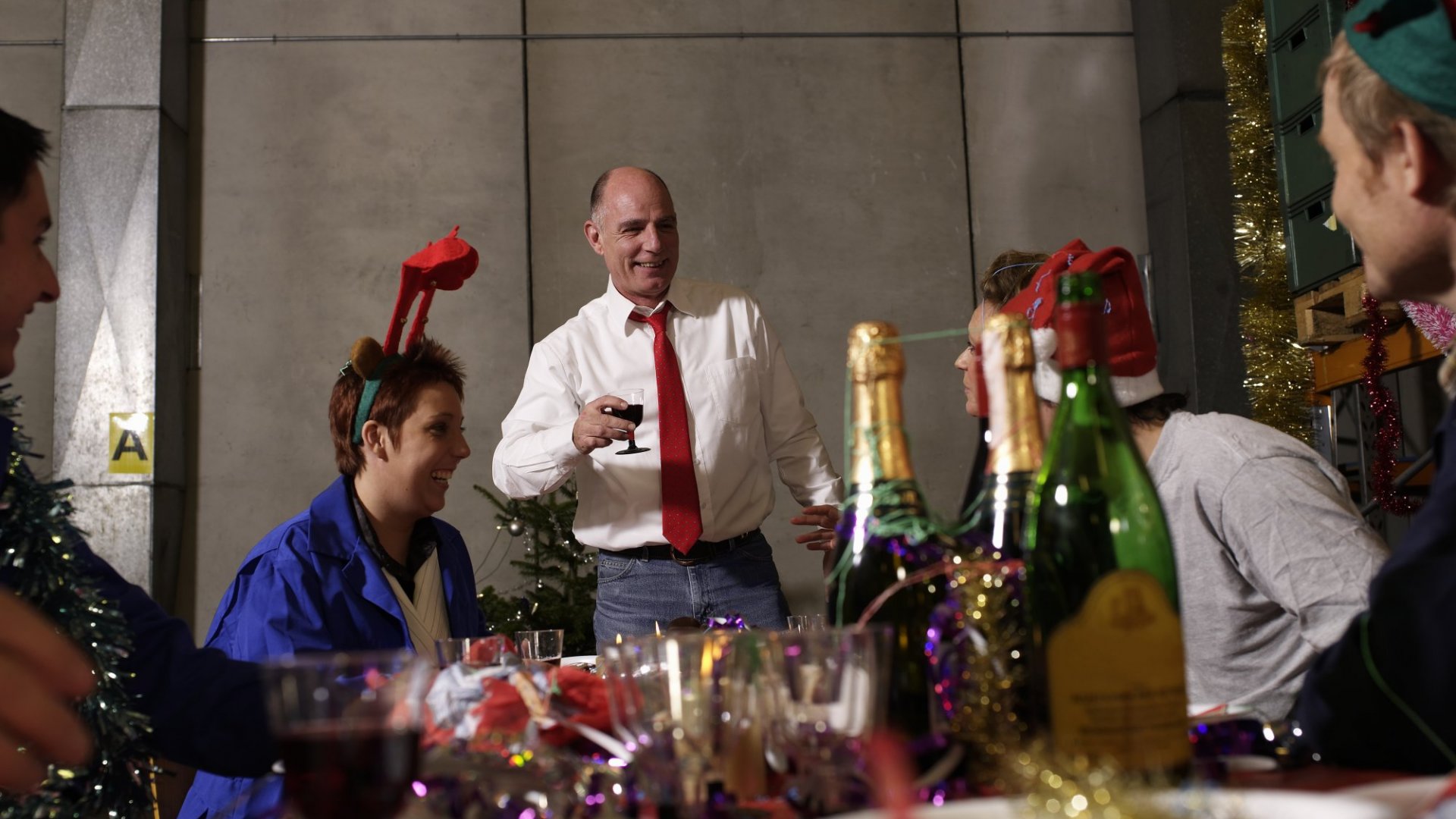 How to Navigate the Nuances of Holiday Networking | Inc.com